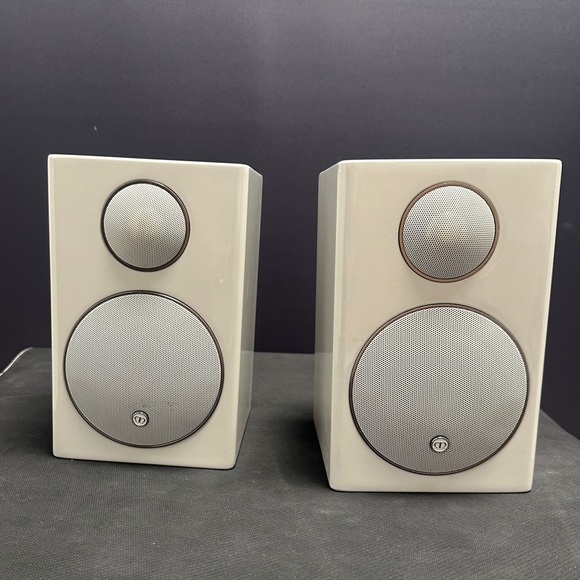 monitor Audio | Other | Monitor Audio Radius 9 Bookshelf Speakers ...